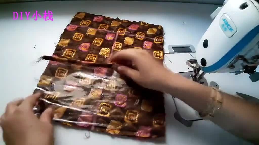 不穿的衣服别扔掉,再利用,不但节省衣柜空间,而且很实用!