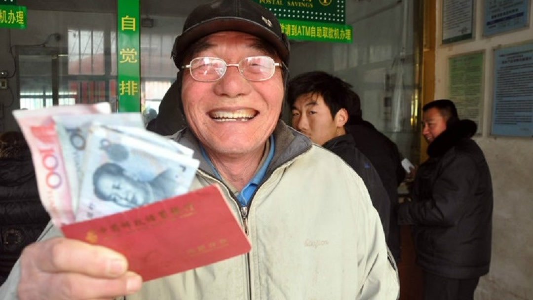 老人随子女迁移,到了新的城市,养老金怎么办?