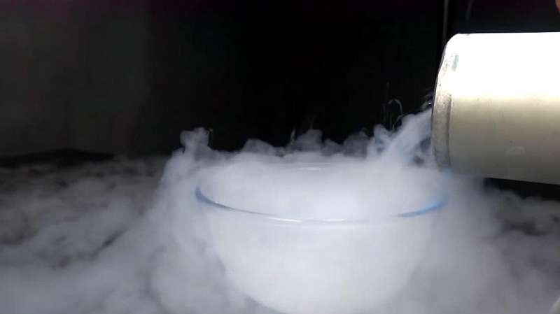 液氮的威力到底有多大?看到最后才知道椰子也会这么脆弱