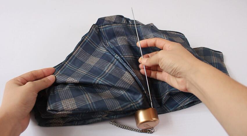 雨伞坏了别急着扔,只需一支笔芯,轻松修复雨伞,看完赶快试试