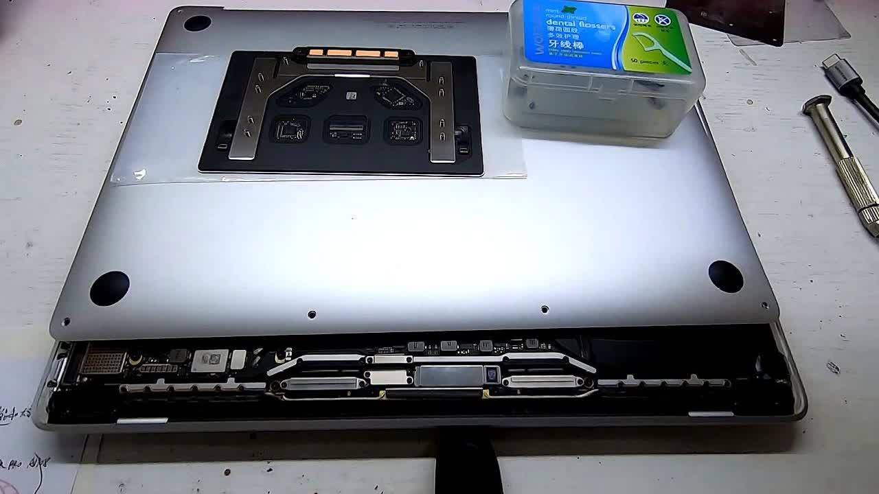 女粉丝苹果MacBook Pro进水后她这样处理堪称"教科书式操作"