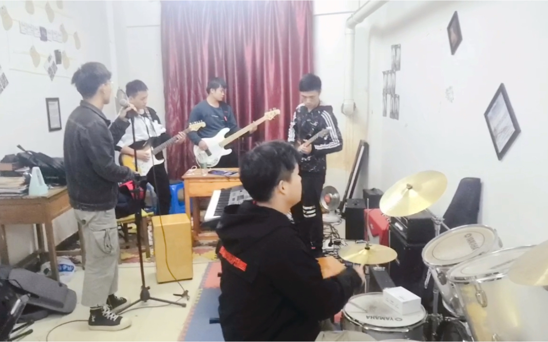乐队排练 《我管你》华晨宇