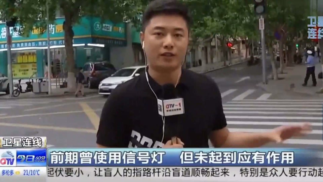 红绿灯长期一直闪烁黄灯前期曾使用信号灯但未起到应有的作用,娱