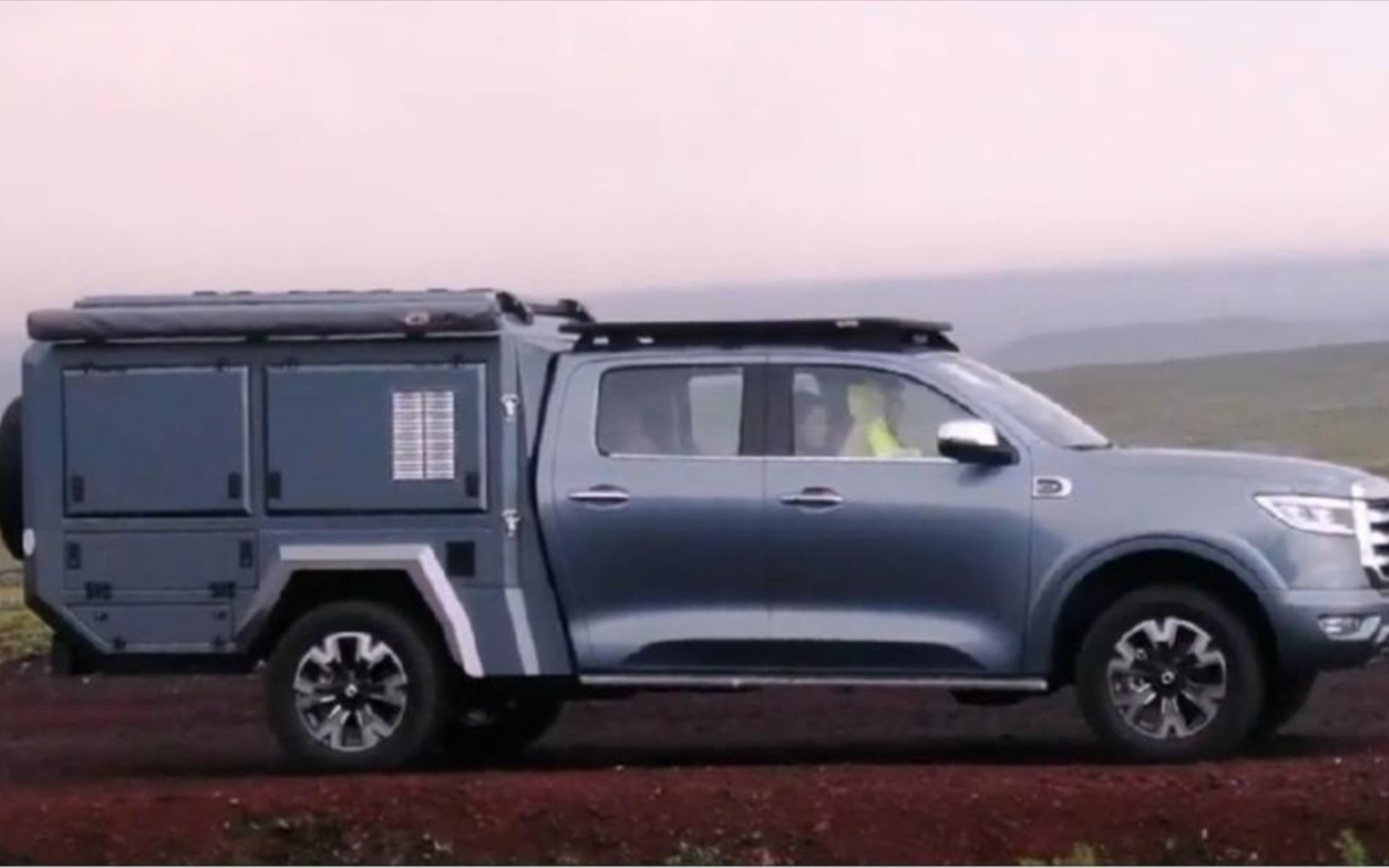 旅装版长城炮来了,能越野的房车,各种家电应有尽有