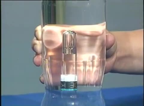 初中物理演示实验:浮沉子