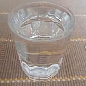 一杯透明水 