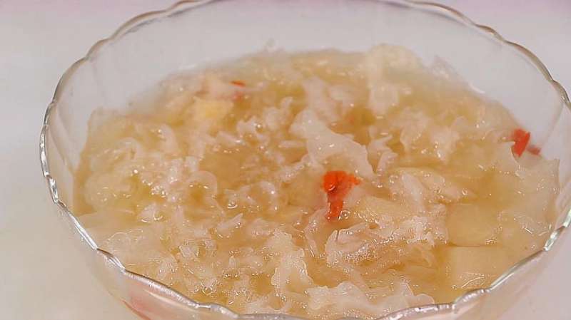 银耳冰糖雪梨汤,滋阴润肺保护嗓子,夏天一定要喝哦