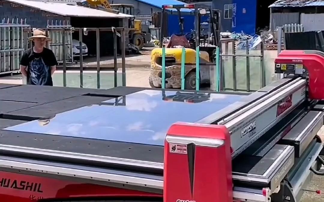 切割机,玻璃切割机,玻璃#玻璃加工 厉害,这款全自动玻璃切割机居然...