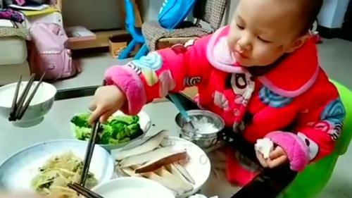 孩子这样的使用筷子,真是让我特别无奈,你们有啥办法改一下么?