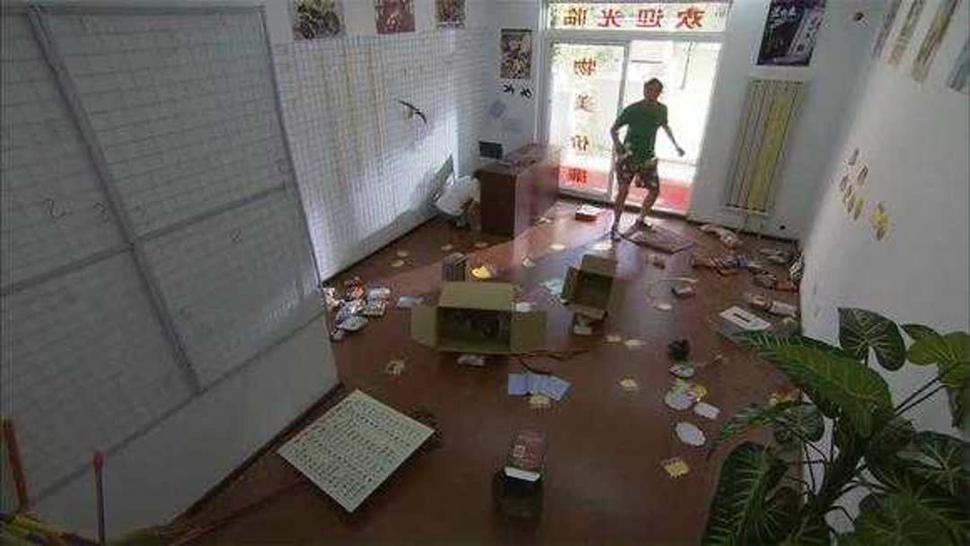 杨光夏天:条子买计算机回来,不料发现超市被清空,人直接傻了