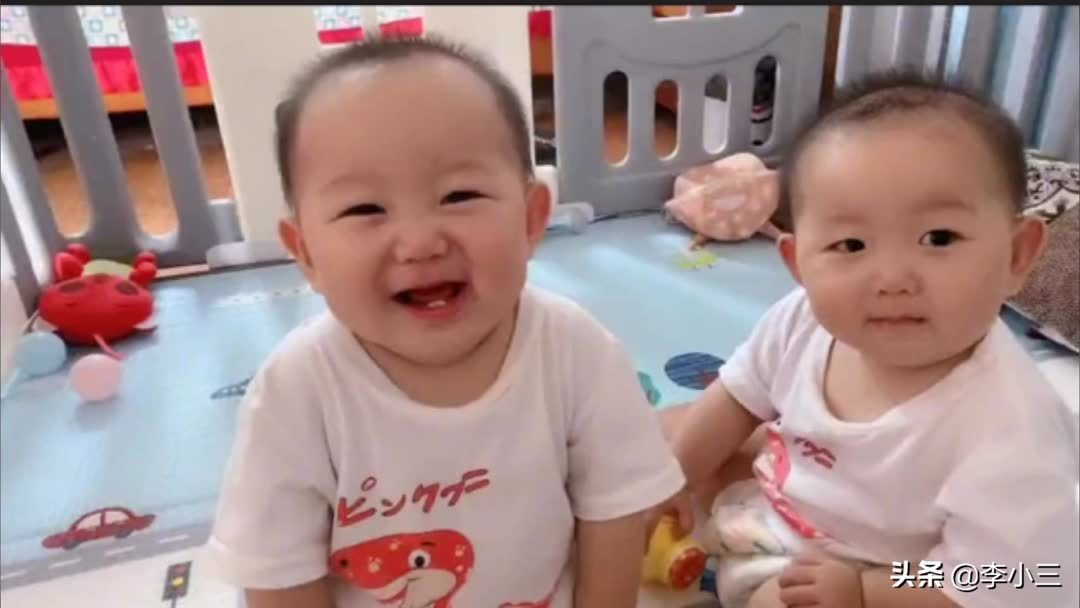 双胞胎出生时体重相当!9个月了两个相差一斤,这是啥原因呢!