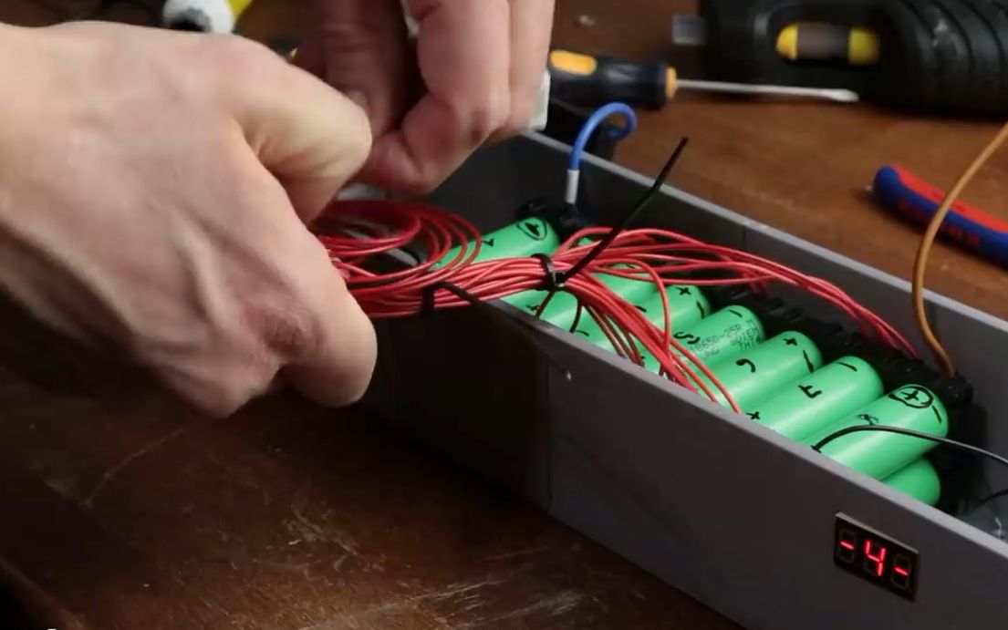 ...DIY一个笔记本电脑用移动电源(可以在旅途中给笔记本充电的电池组)