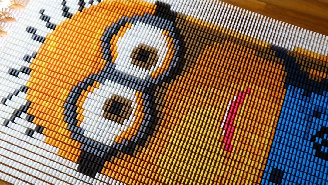 多米诺之家:在10,000的多米诺骨牌-弹珠轨道