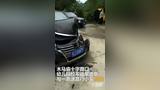 黄冈一幼儿园校车返家途中遭撞车 侧翻路边沟致7人受伤