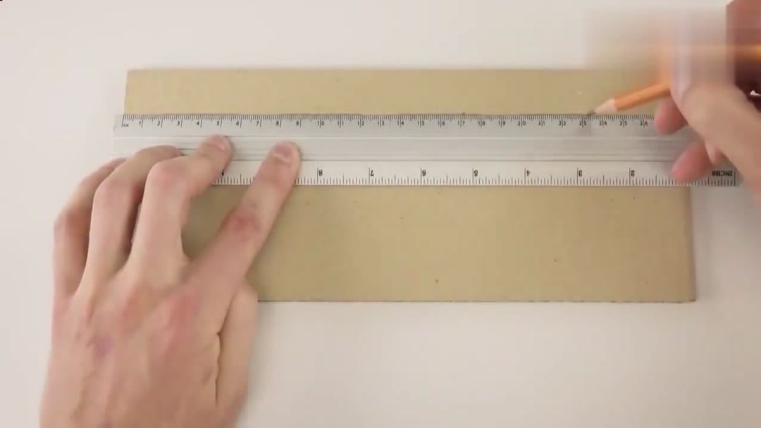 如何用纸壳做一个豪华狗窝