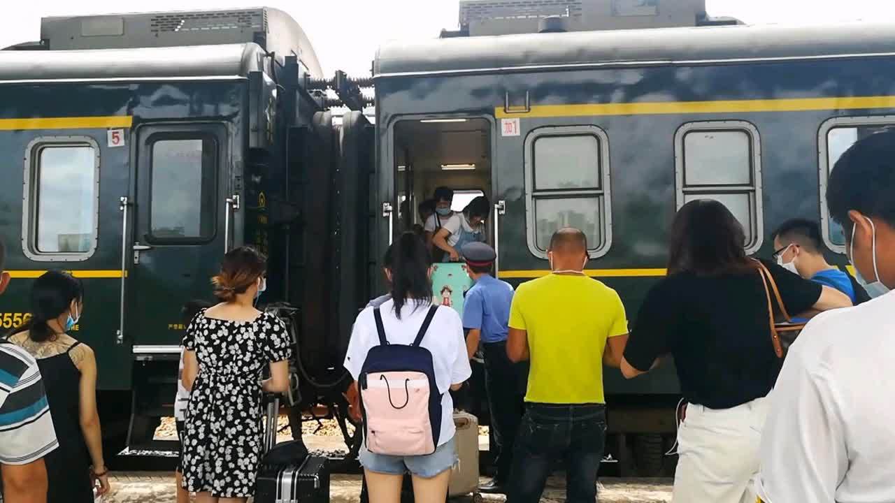 实拍容县火车站,号称广西最大的侨乡,每天只有四趟车停靠