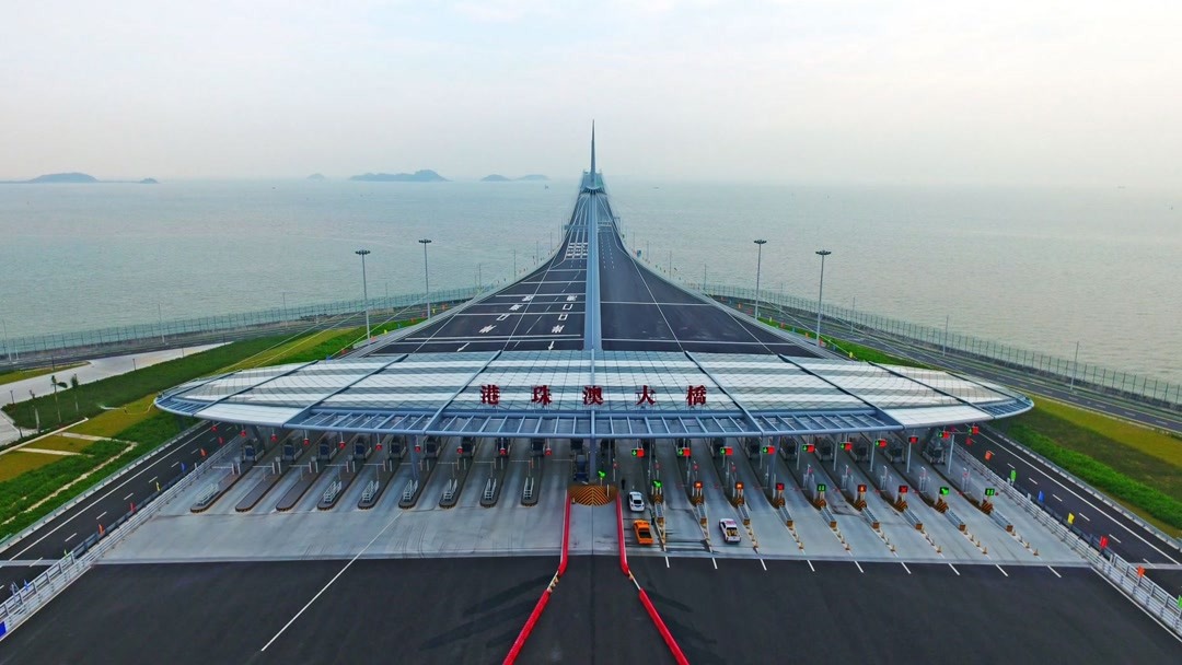 港珠澳大桥壮观,你知道建设时牺牲了多少人吗?向平凡英雄致敬