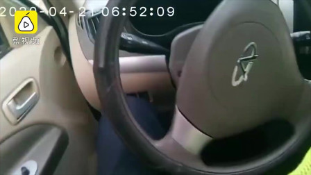 女司机高速逆行10公里差点吓哭:一路货车司机向我摆手