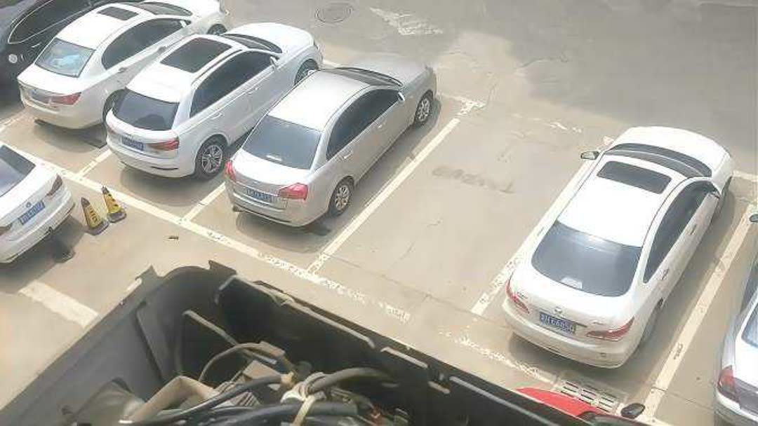 上门修美的变频空调,检测仪报通讯故障,千万别着急换板,很简单