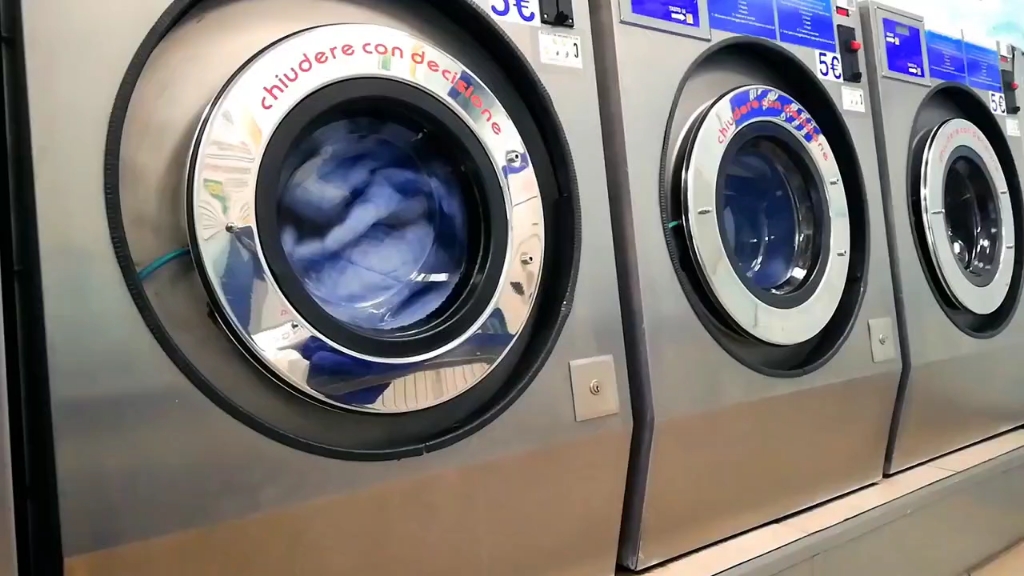 白噪音|洗衣机滚筒有规律的转动,等待衣服洗好的这段时间,思绪漫游...