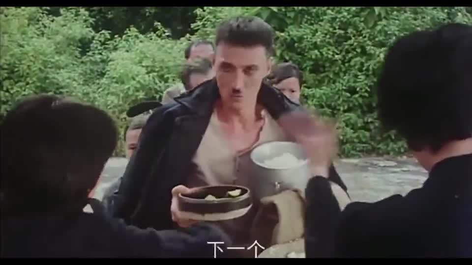 社会福利社发饭,一人只有一碗饭,男子却不要脸的包了全部