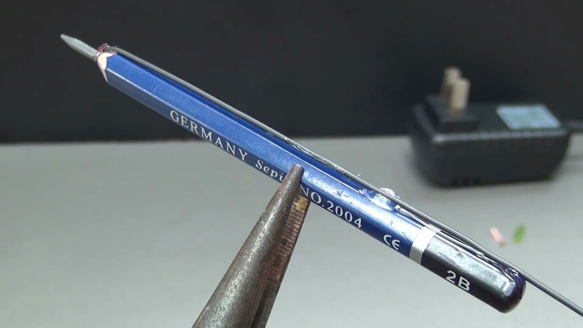 没有电焊笔怎么办?我来教你用铅笔做一个