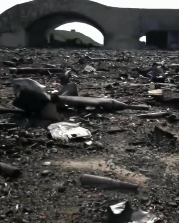 叙利亚实拍:叙利亚军事基地遭导弹空袭,现场让人看了唏嘘不已!