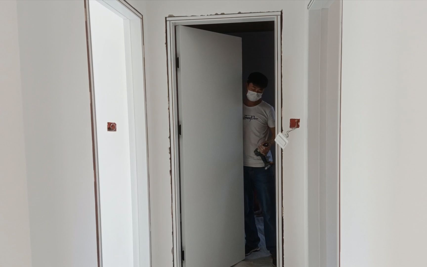 装修进行时-安装卧室门