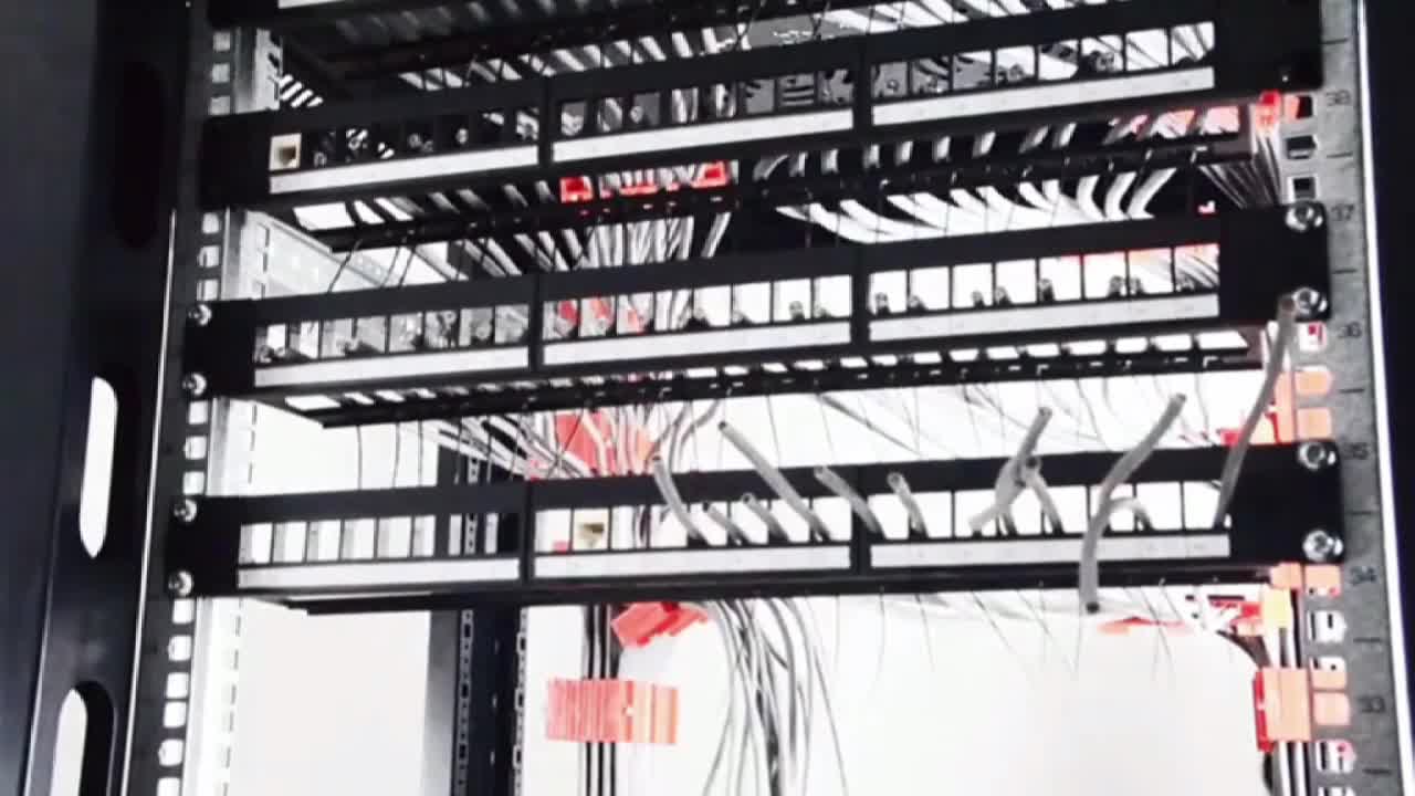 网络综合布线,一个小小的机柜施工流程。分享给大家看看。