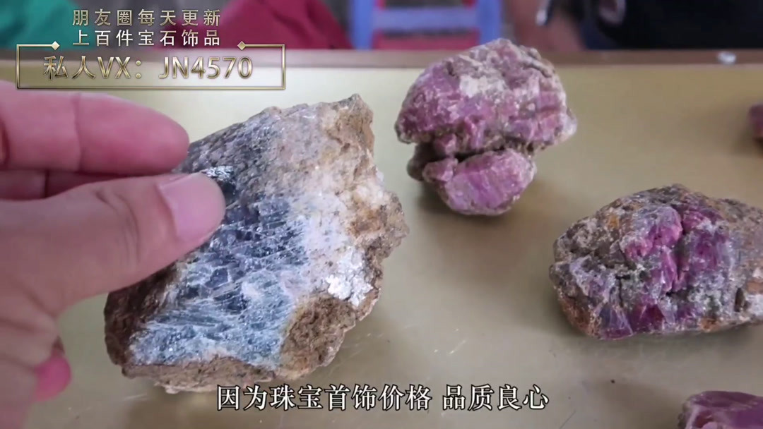 翡翠和红宝石哪个价值高,宝石项链值钱吗,紫檀木串珠比宝石珠好