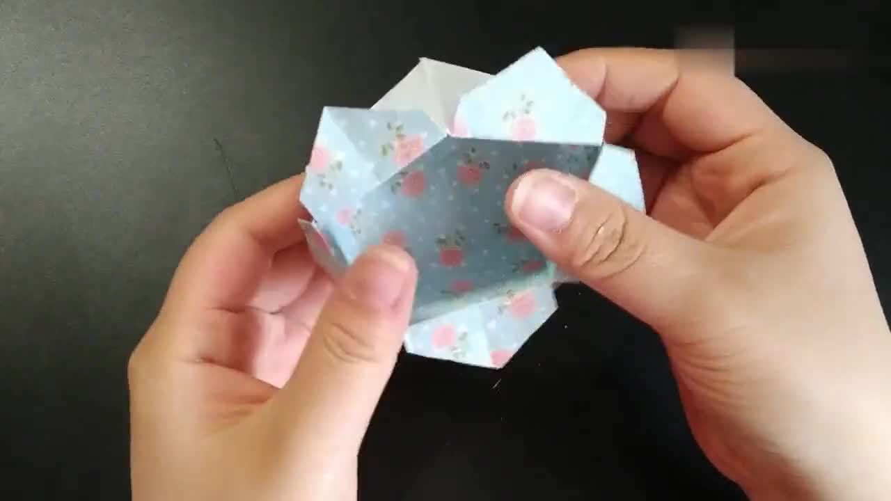 手工折纸:一个简单漂亮的五边形花型收纳盒!