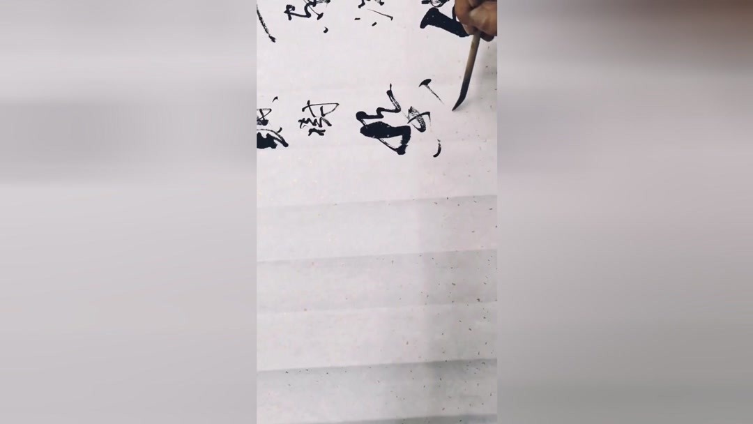 《墨梅》元·王冕吾家洗砚池头树,朵朵花开淡墨痕。不要人夸颜色好,...