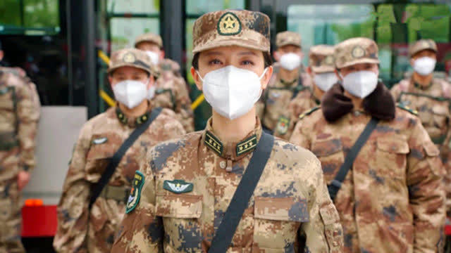 《最美逆行者》催泪混剪,哪有什么白衣天使,只有一群孩子