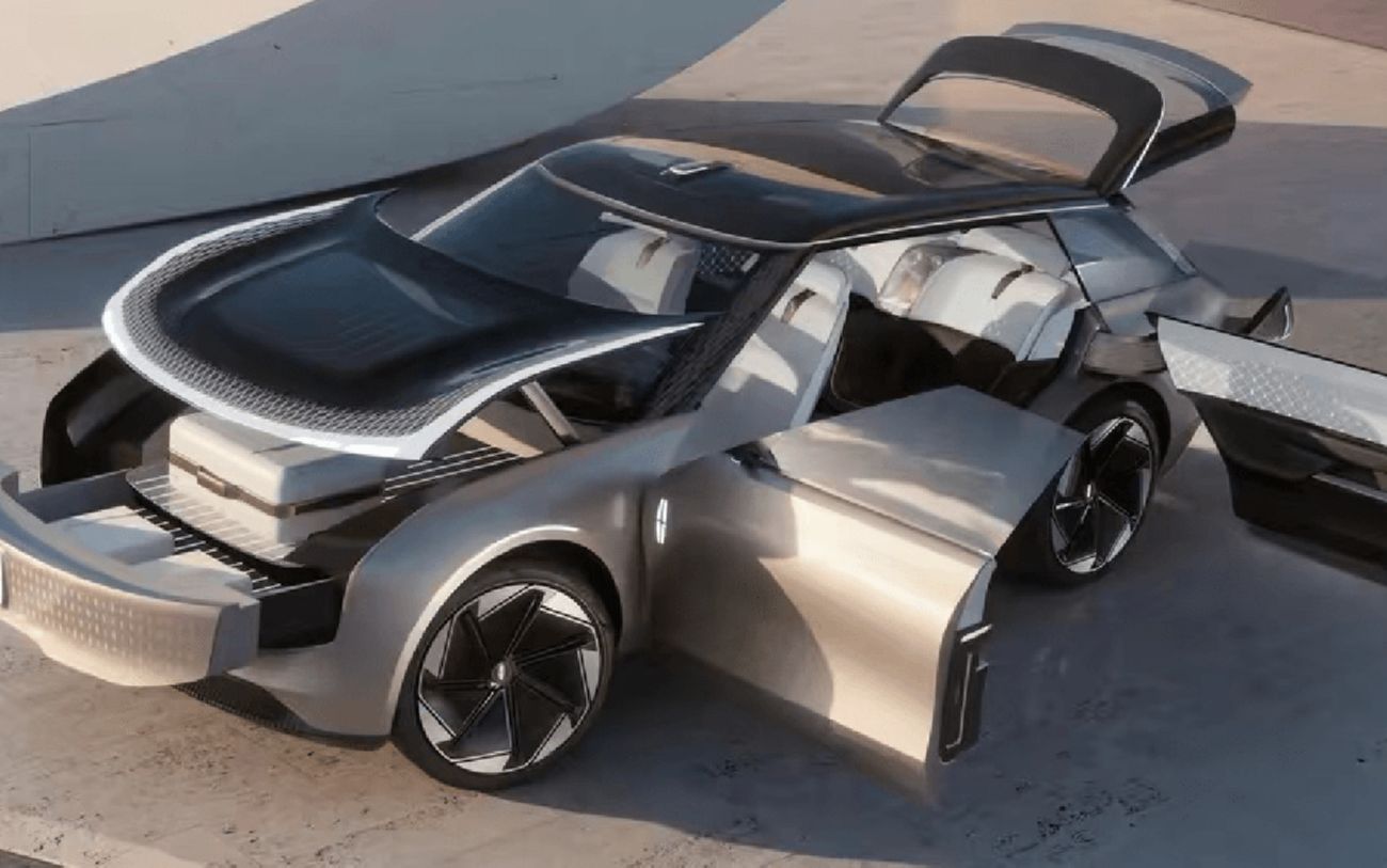 会变形的电动车,前舱盖颜色变幻,灯光效果很炫酷