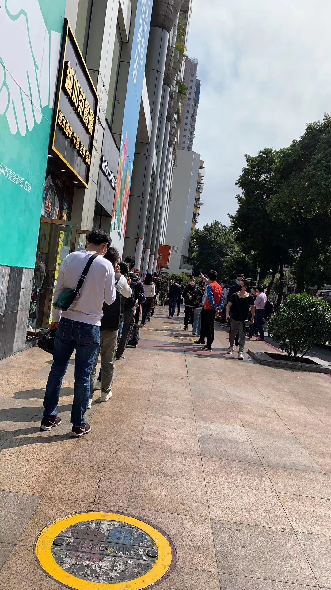华强小飞搬砖为生 