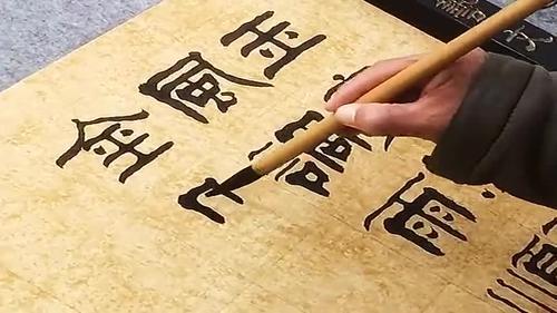 毛笔这样拿,是哪个老师教的,真不专业