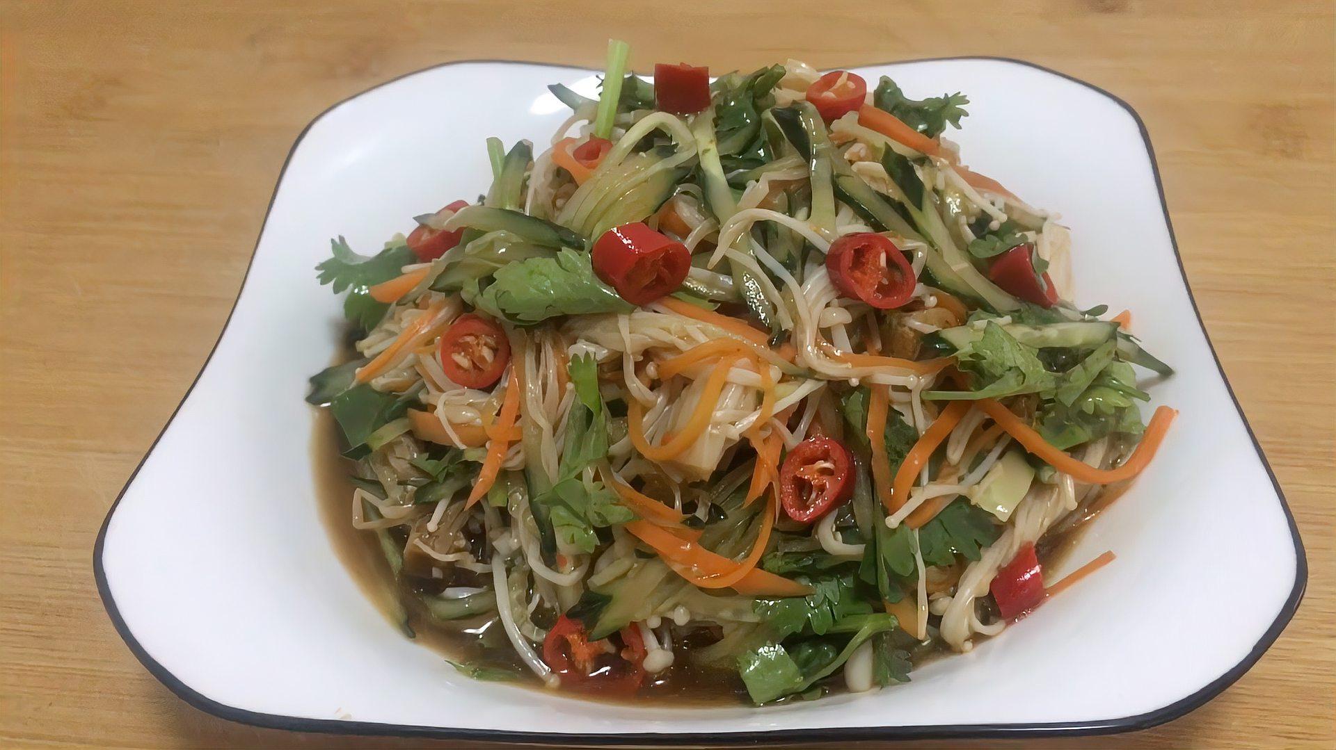 凉拌金针菇怎样做最好吃?关键是料汁,1次做一盆不够吃