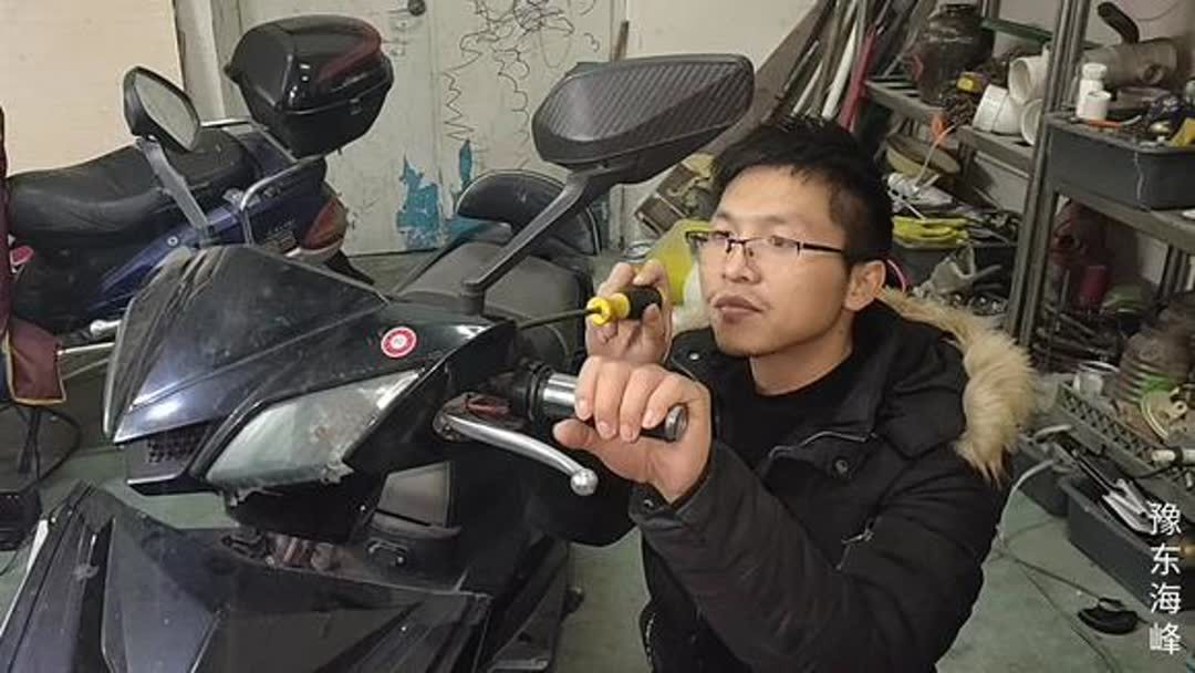 电瓶车刹车扳手回弹不到位,加油门不走来一起让电工帮你找找原因