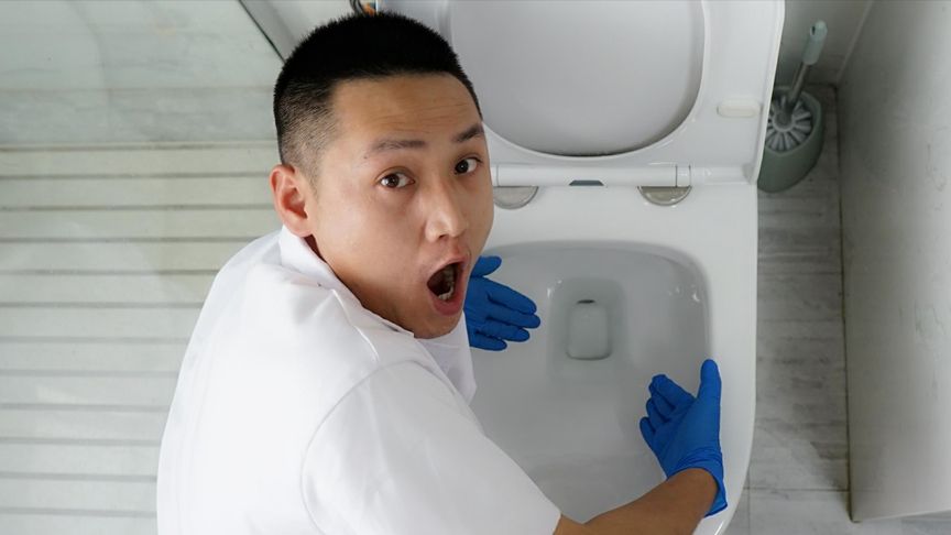 马桶里的水放大1500倍,无数细菌和微生物在游动,太壮观了