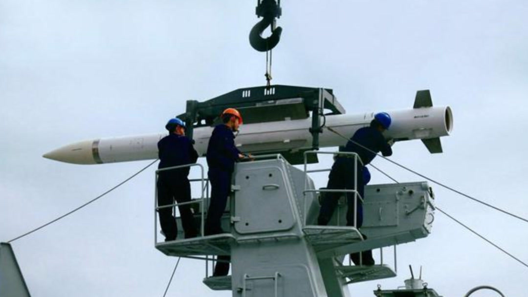 别被电影骗了,导弹并不是一定要击中目标才能击毁战机的!