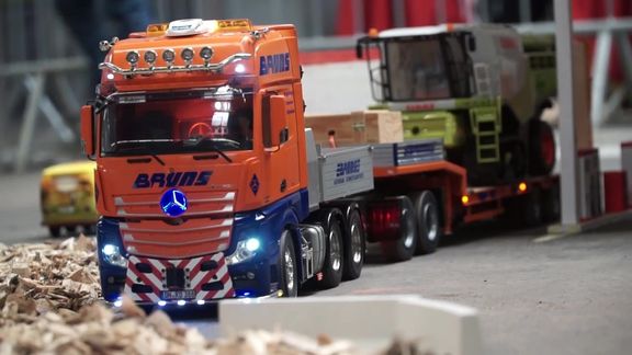 没有入RC模型圈的人,一般不会知道这场上的一辆卡车模型会多贵!