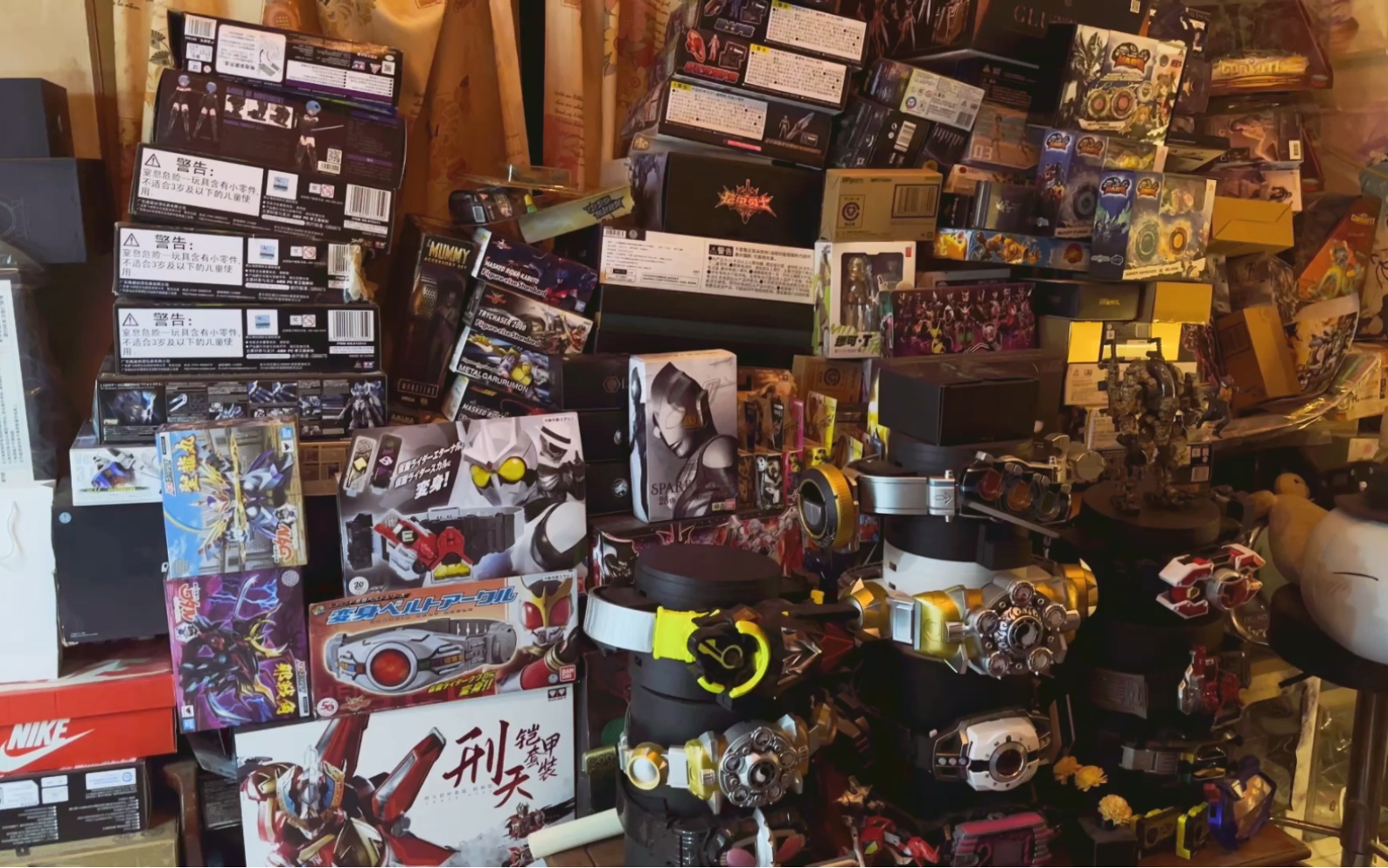 00后入坑三年的模型展示柜