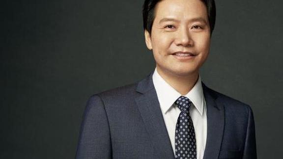 全国人大代表雷军建议:创新智能制造发展,推动生活应用场景适老化.