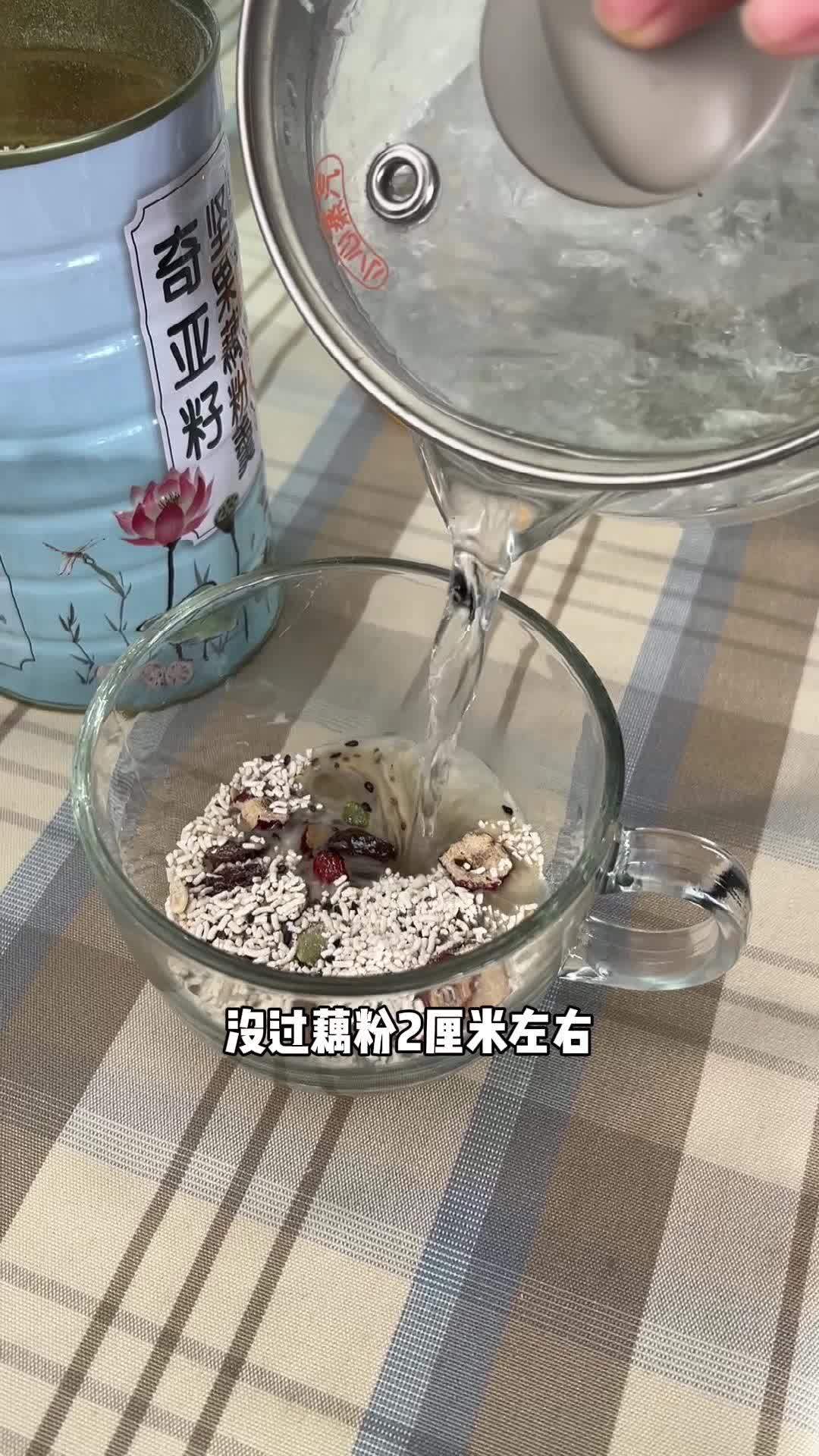 女孩子要对自己好点,每天喝一杯藕粉