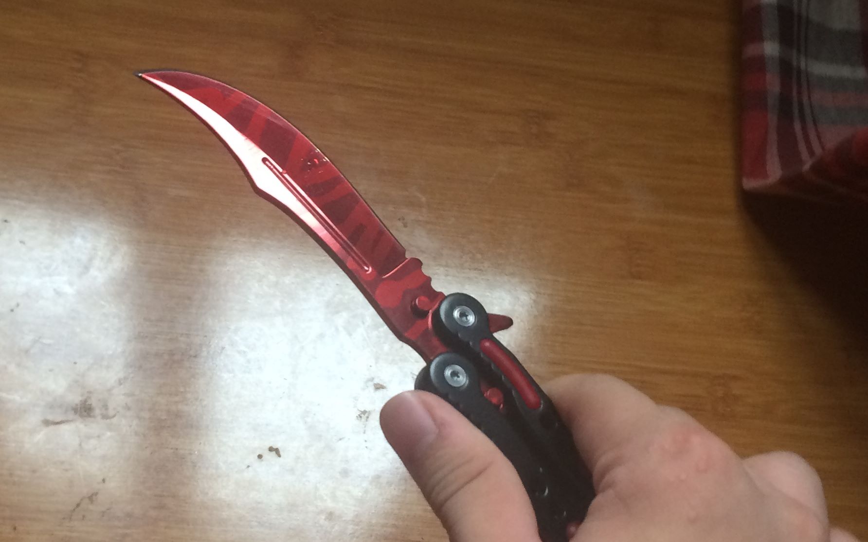 【蝴蝶刀】CSGO实体蝴蝶刀,空中转指