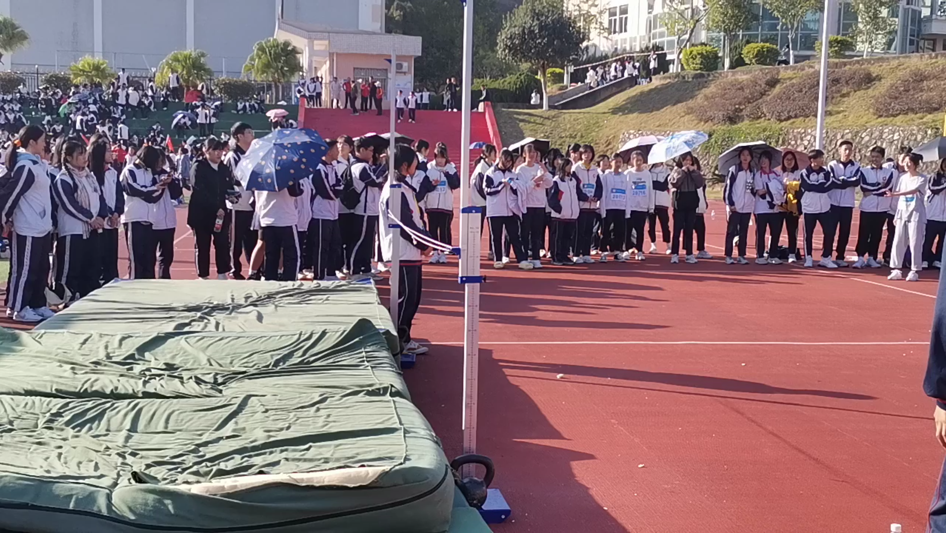 运动会:女子跳高