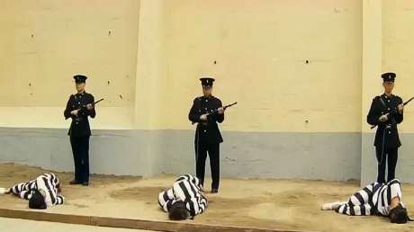 人字拖配合监狱,模拟死刑,大家吓了一跳,结局出人意料