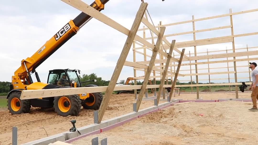 外国小伙建造一所木质房屋,看看过程是怎样的
