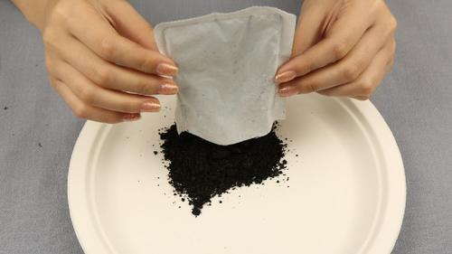 暖宝宝用完就扔太可惜,里边裹的宝贝有大功用,又能给家里省钱了