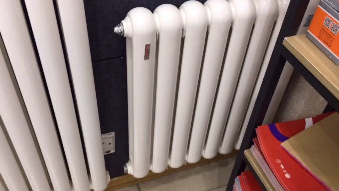 小伙自己加装暖气管道,去批发市场买40一柱贵不贵